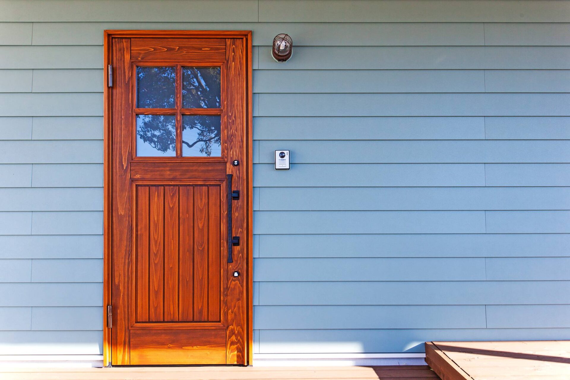 玄関ドアのリフォームの施工事例集【ビフォーアフターの画像付き】｜リフォームのタイミングも解説 | コラム | 窓一番 | 創業60年。地元埼玉 ...